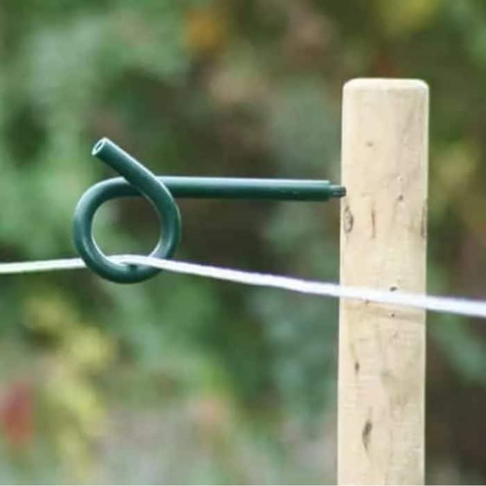 Krulstaart afstand isolator voor op houten paal - devakhandel.nl